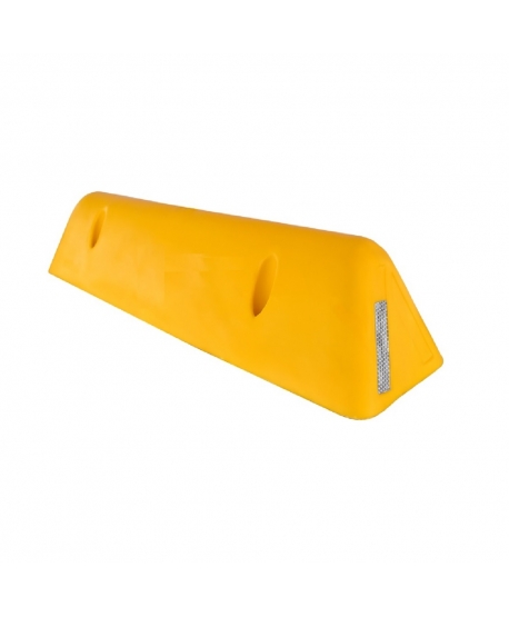 Channelizer road curb with reflectives